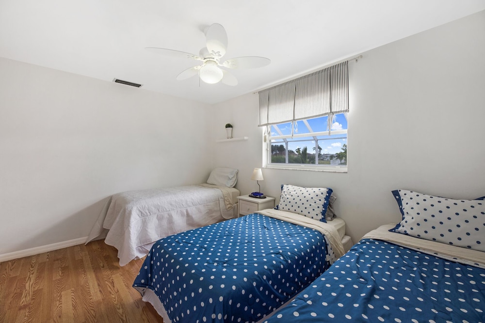 Sweet Seabell - Pet friendly, pool home, sleeps 7 - Cape Coral | Vrbo