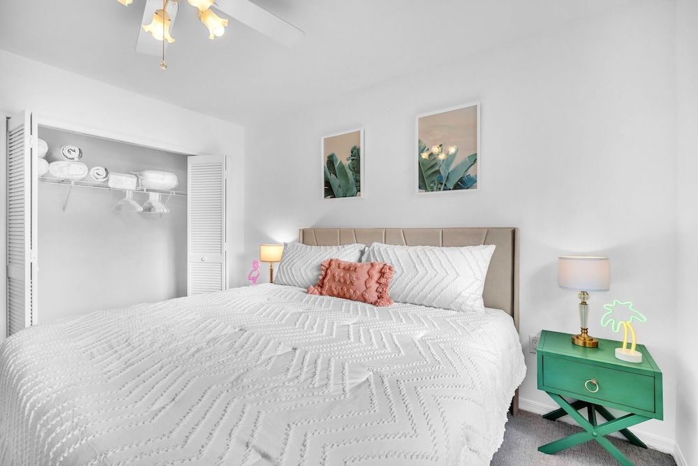 Center Grove | Lush & Spacious 3br New Home - Miami