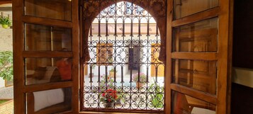 Quarto Design | Vista para o pátio