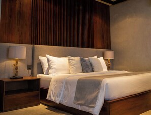 Suite, vista para o mar | 1 quarto, minibar, cofre no quarto, com decoração personalizada