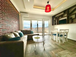 Apartamento Superior | Sala de estar | Televisor LCD 