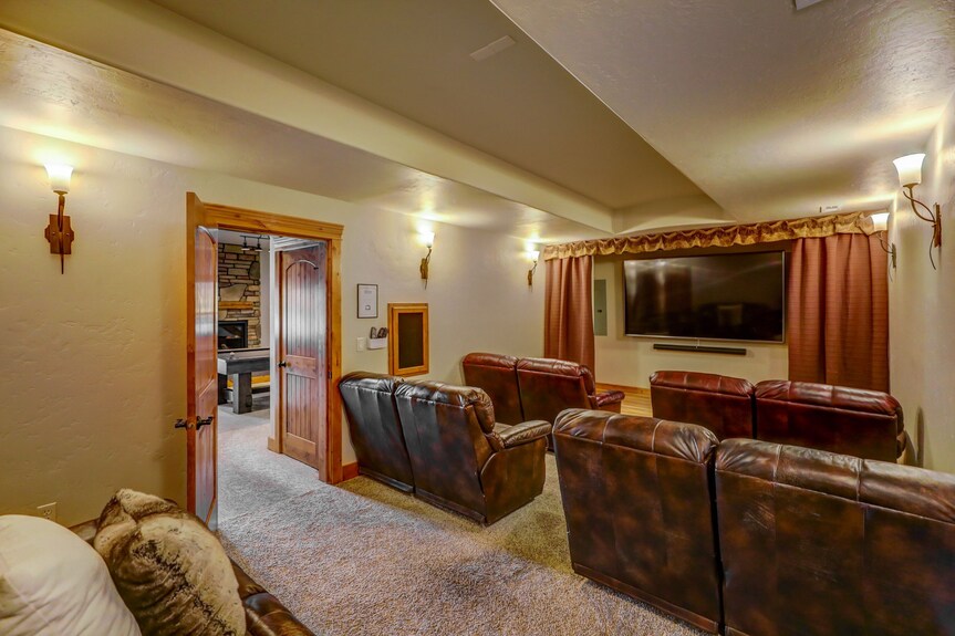 Pinnacle Peak Estate @ Tamarack Resort | Spacious Modern Ski/golf Retreat | Theater Room | Hot Tub - Idaho (State)