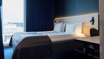 Quarto Duplo | Camas de colchão pillowtop, secretária