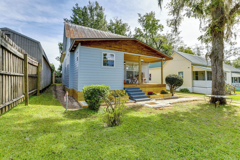Inviting Quincy Cottage: Walk To Historic Downtown - Gretna, FL