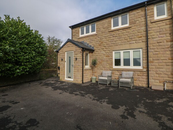 Netherdale House - Buxton, UK