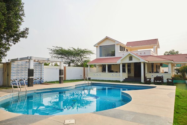 Bliss Farm Stay-iris - Hyderabad