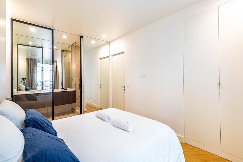 GuestReady - Bourdonnais Bliss in Paris Centre - Paris | Vrbo