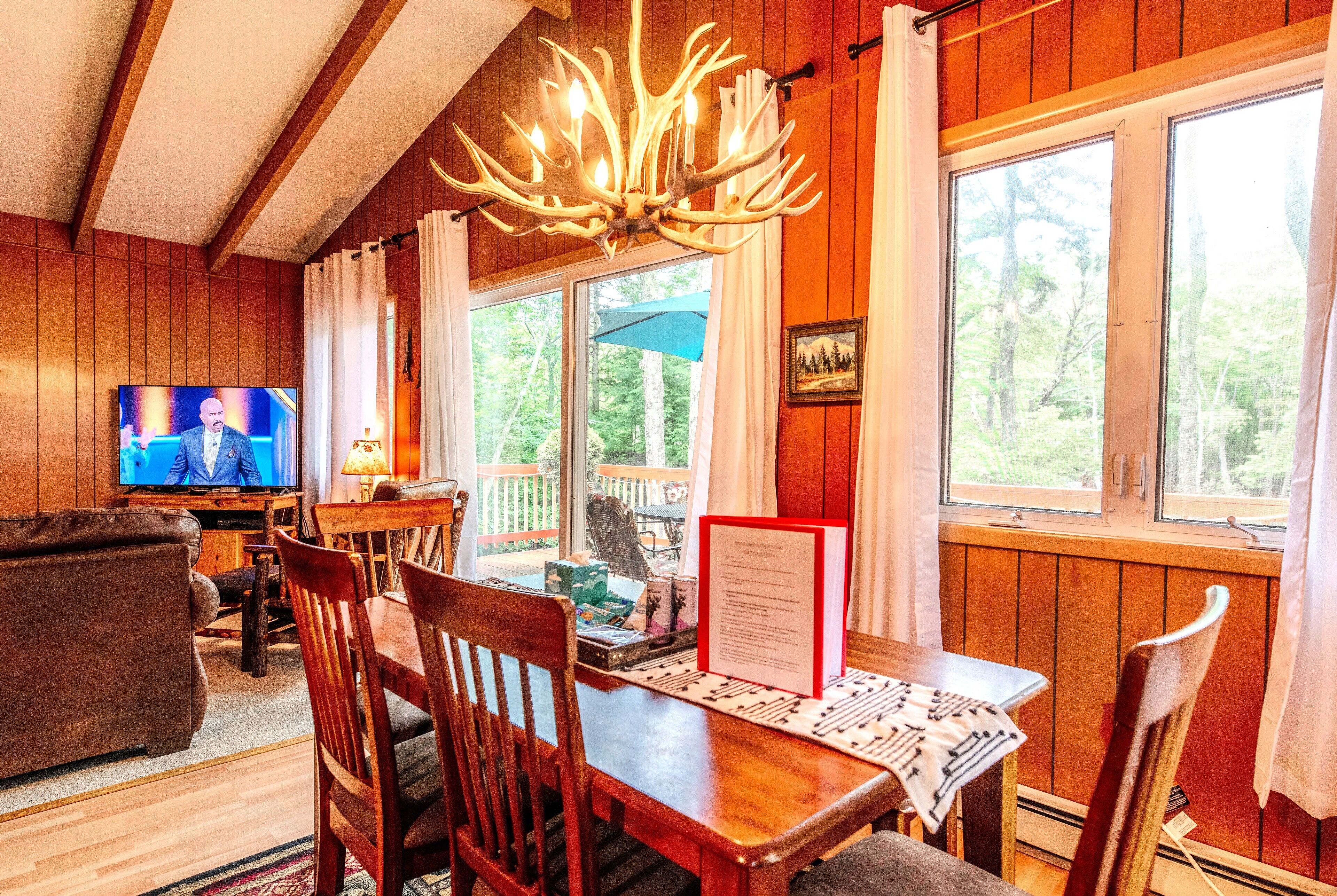 Waterfront/2fireplaces/hottub/kingbed/firepit/smoker/grill, Serenity - Arrowhead Lake, PA