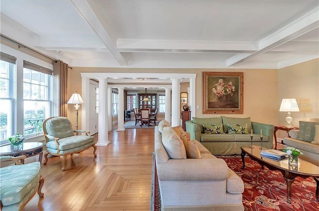 Oak Room At One Inn, Steps To Downtown St. Pete: Ideal For All Guests! - Treasure Island, FL