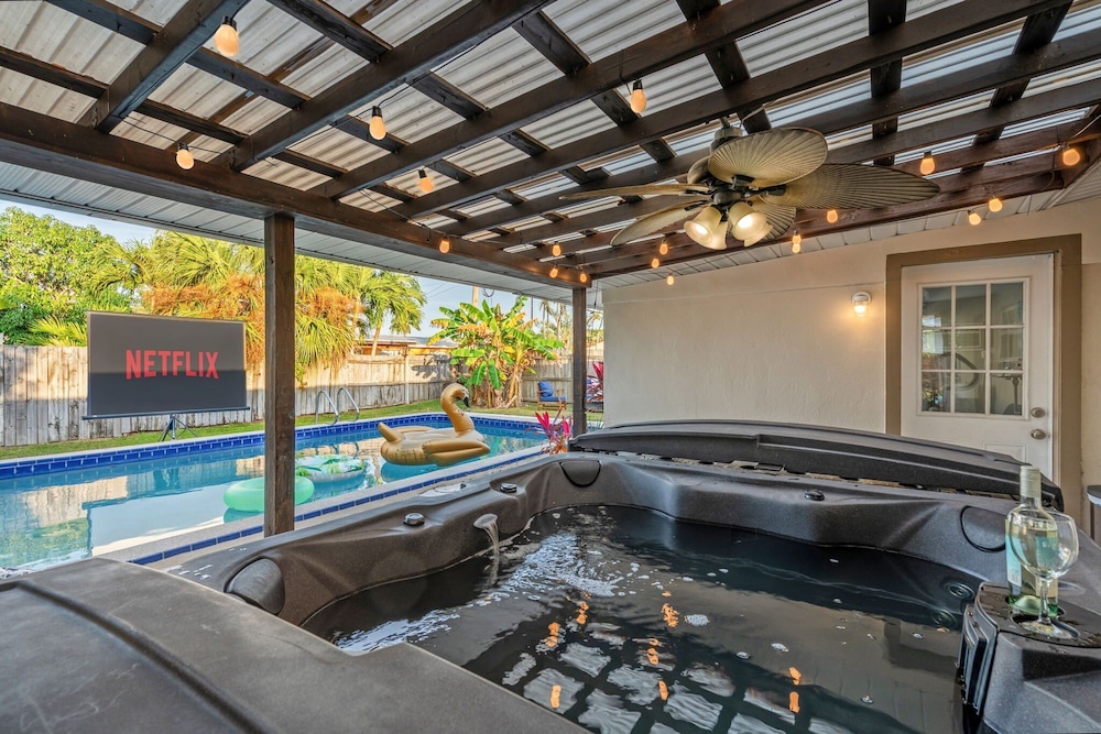 721 Java Rd - Cocoa Beach, FL