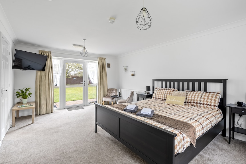 Number 6 - Lytton Tree Lodge - Reydon - Southwold