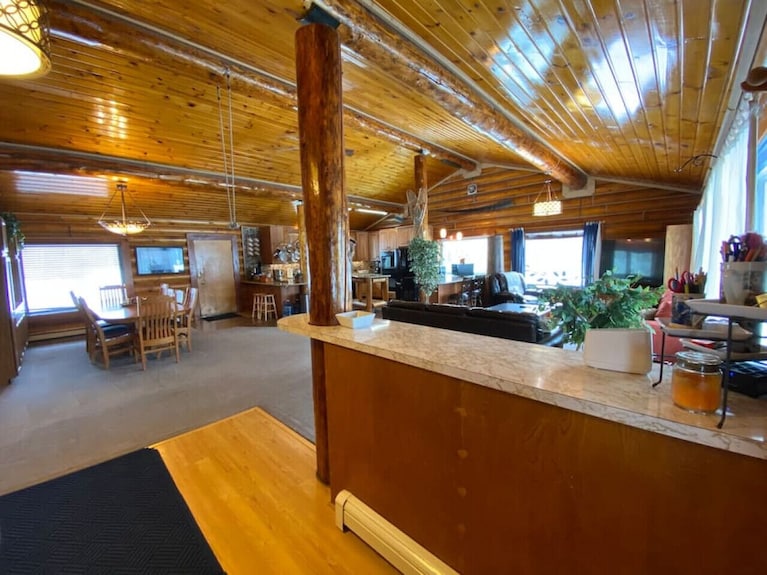 2010 Steese Hwy · Aurora Viewing, Quiet Space, Entire Log Home - Fairbanks, AK