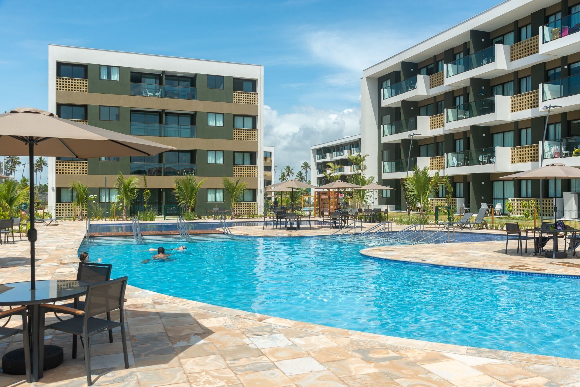 10 piscinas externas