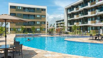 10 piscinas externas