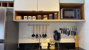Apartamento standard | Cozinha privada | Geladeira grande, micro-ondas, liquidificador