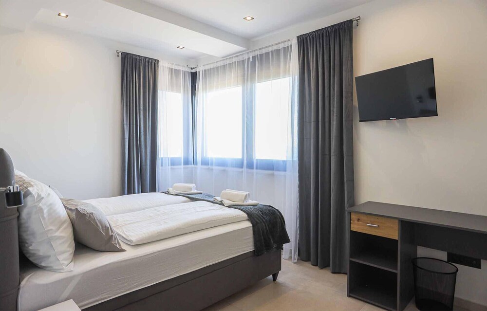 Prachtig Huis Met 5 Slaapkamers In. - Podstrana