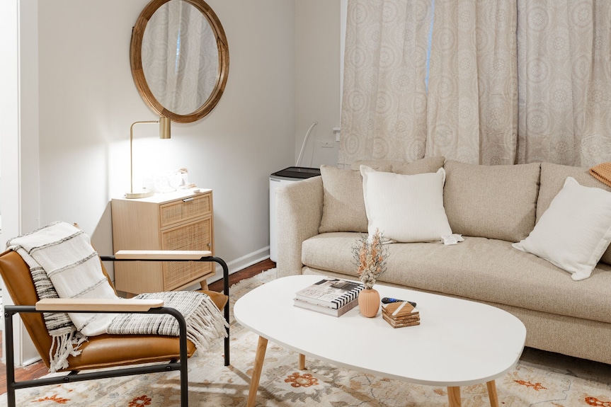 Chic And Cozy Getaway Near Loyola Park - Skokie, IL