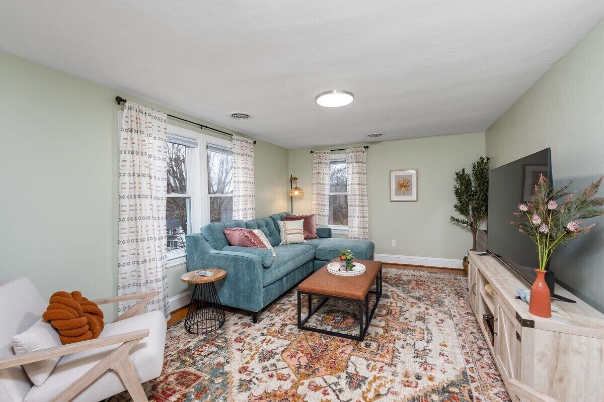 The Nest: Cozy Staunton Apartment + Walk Downtown - Staunton, VA