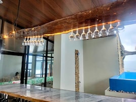 Bar junto à piscina