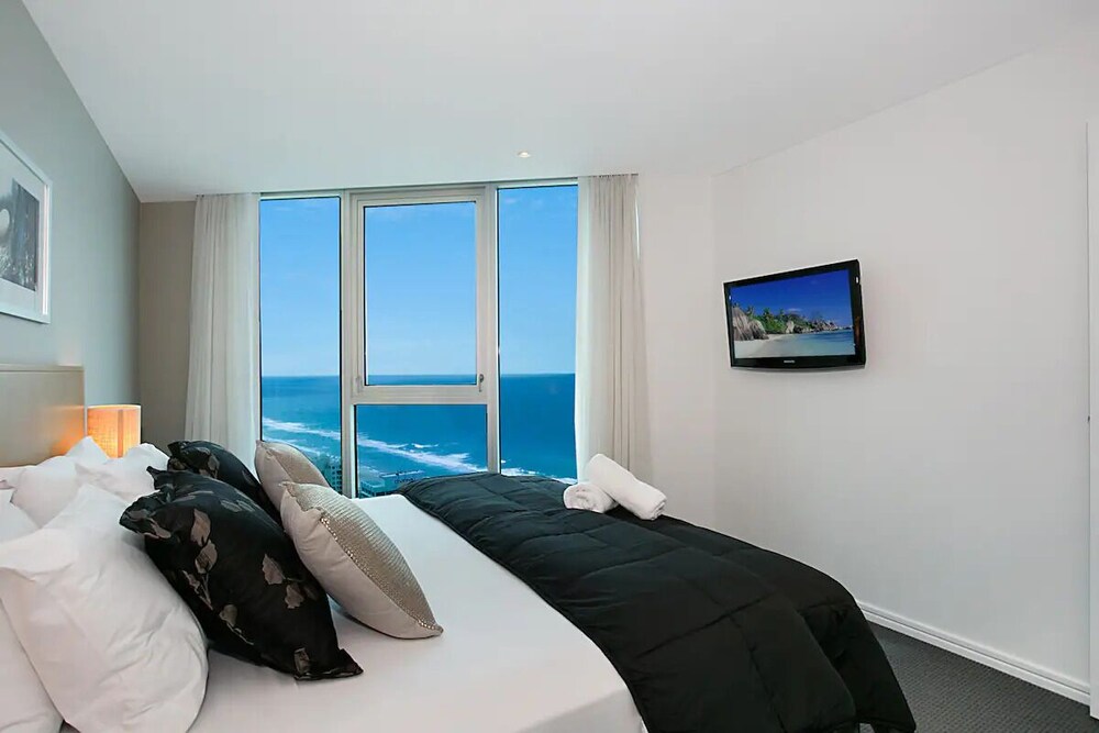 Luxurious property on Level 34 of the H-Residences in Surfers Paradise ...