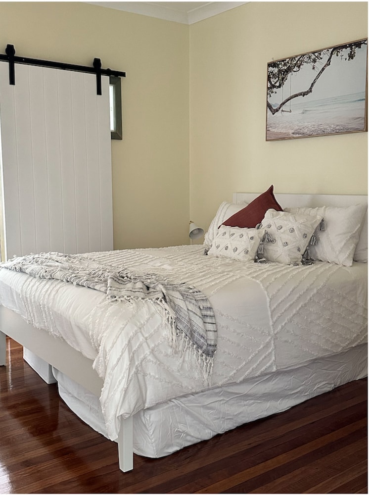 Parker's On Walton,\ncosy Family Cottage, 5 Min Walk To Beach, Bowling Club - Currarong