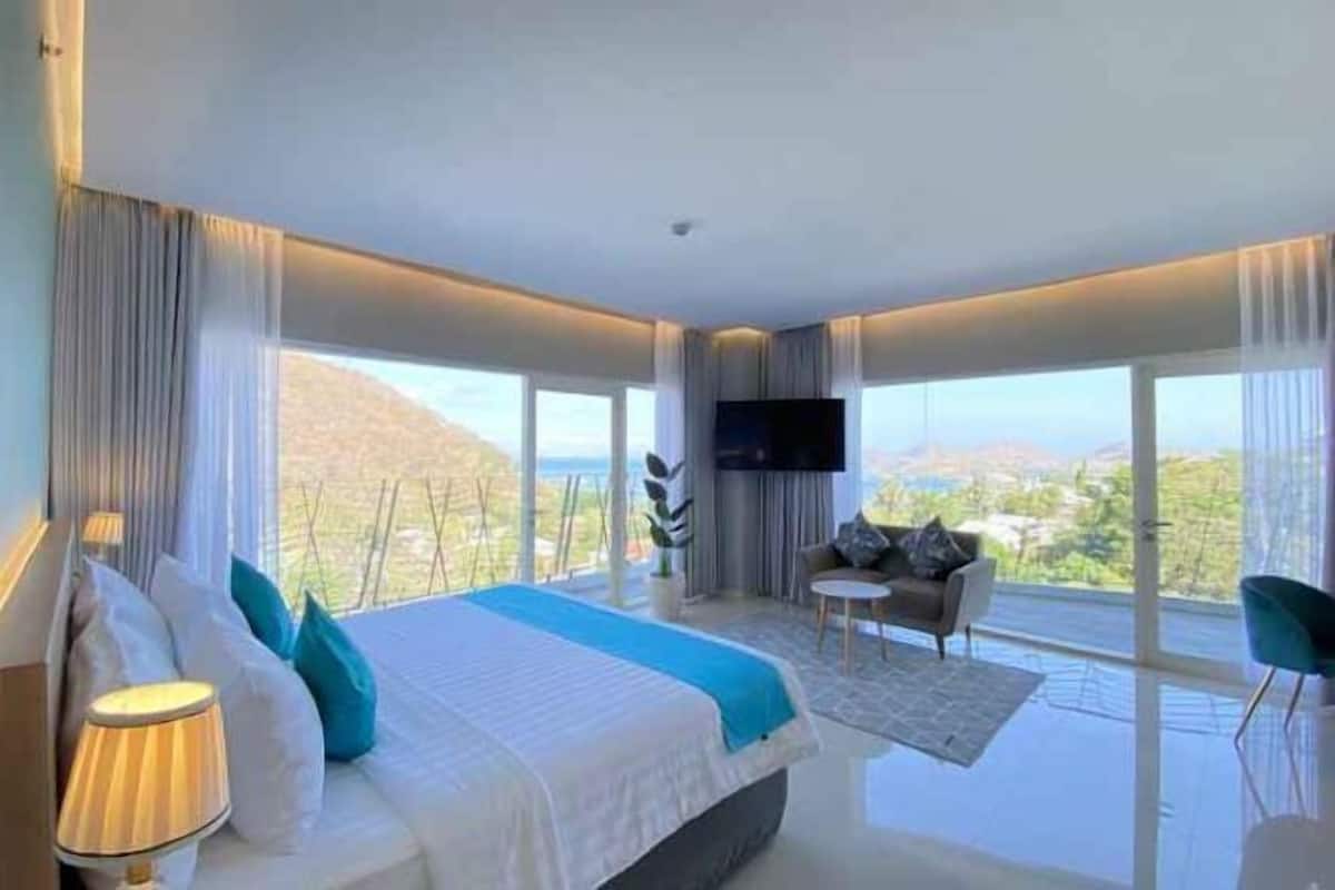 Roupa de alta qualidade, minibar, cofre no quarto, secretária