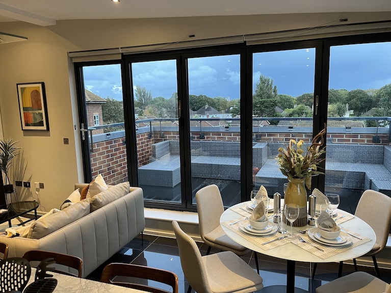 Stunning Luxury 3 Bed Penthouse Sleeps 2 To 6 - Folkestone