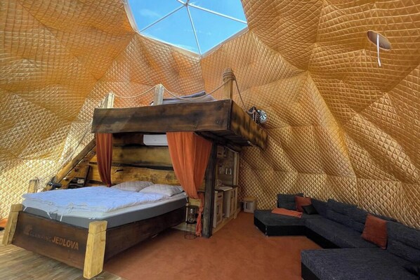 1 quarto, roupa de cama fornecida 