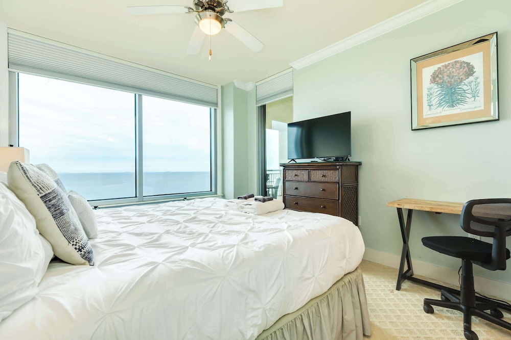 Stunning 5-star Palisade Palms Resort-pools, Hot Tub, Sea! - Texas City, TX