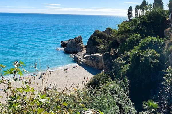 Perto da praia, 2 bares na praia