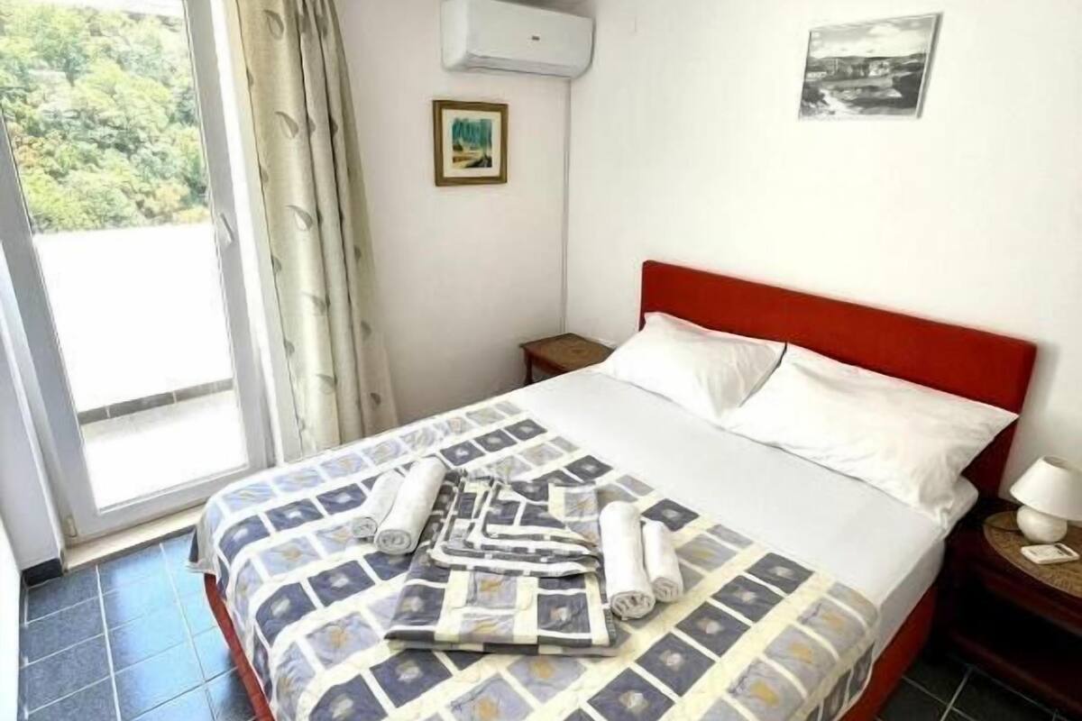 Apartamento superior | 4 quartos, roupas de cama premium, escrivaninha, Wi-Fi de cortesia
