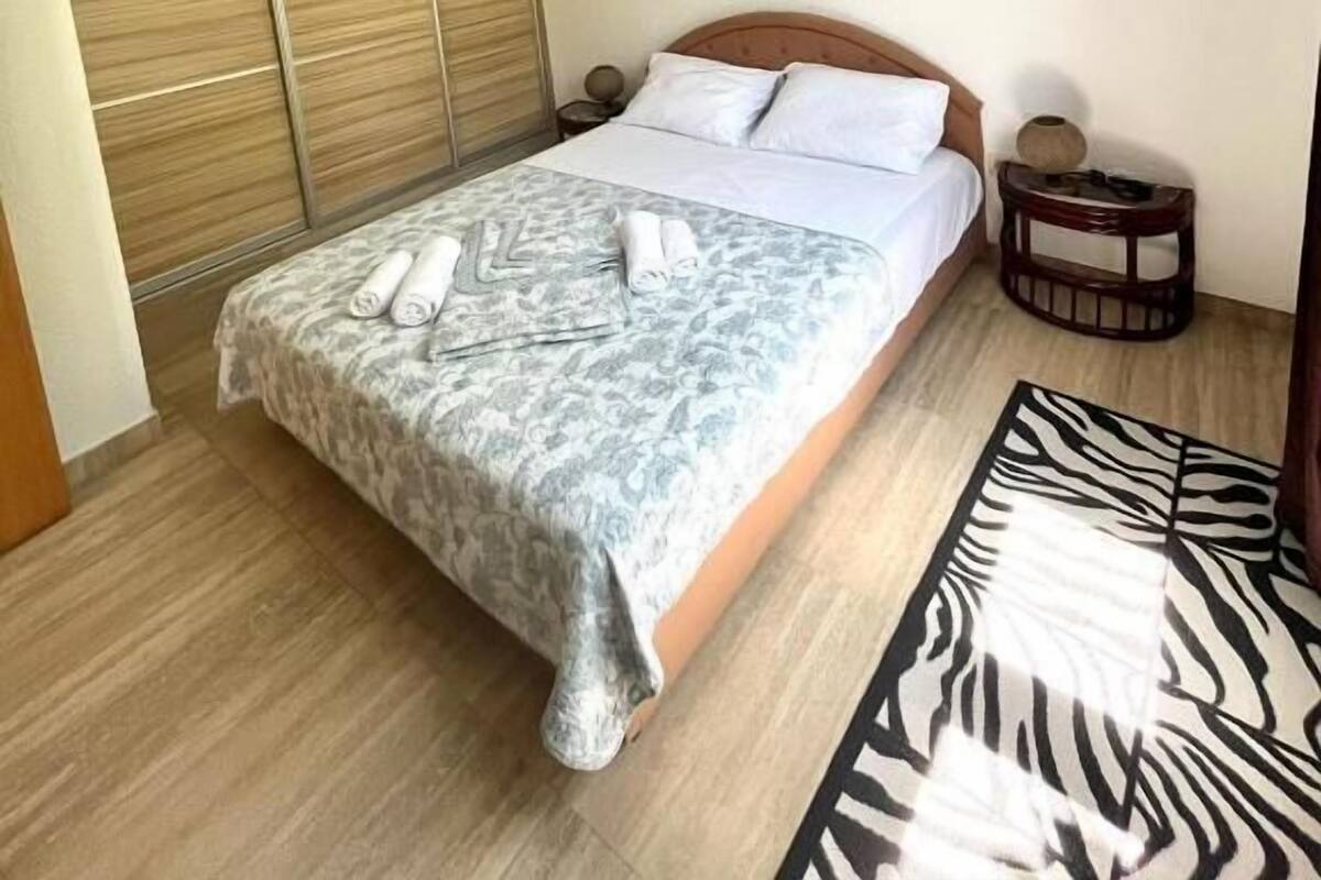 4 quartos, roupas de cama premium, escrivaninha, Wi-Fi de cortesia
