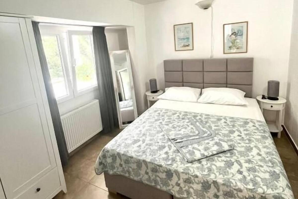 4 quartos, roupas de cama premium, escrivaninha, Wi-Fi de cortesia