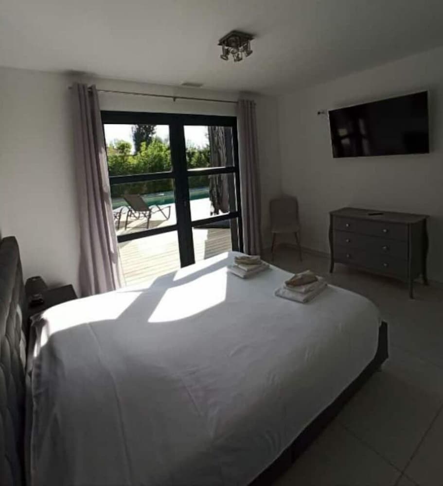 Maison Avec Piscine Chauffée à 200 M De La Mer Plage Rochelongue - Agde