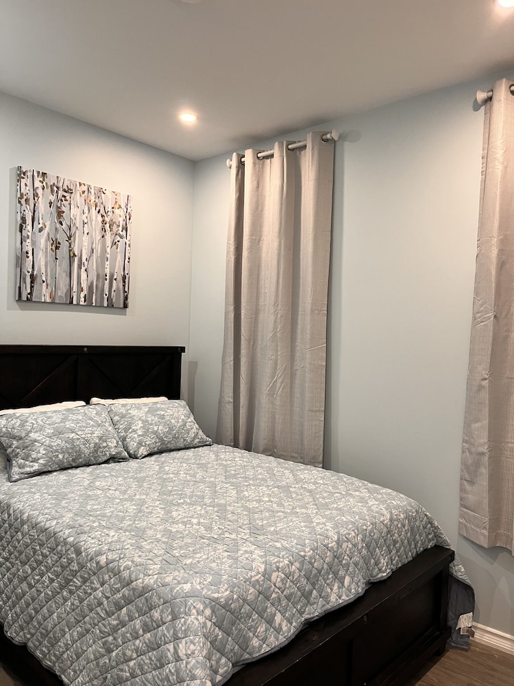 One Bedroom Apartment/suite - Oshawa