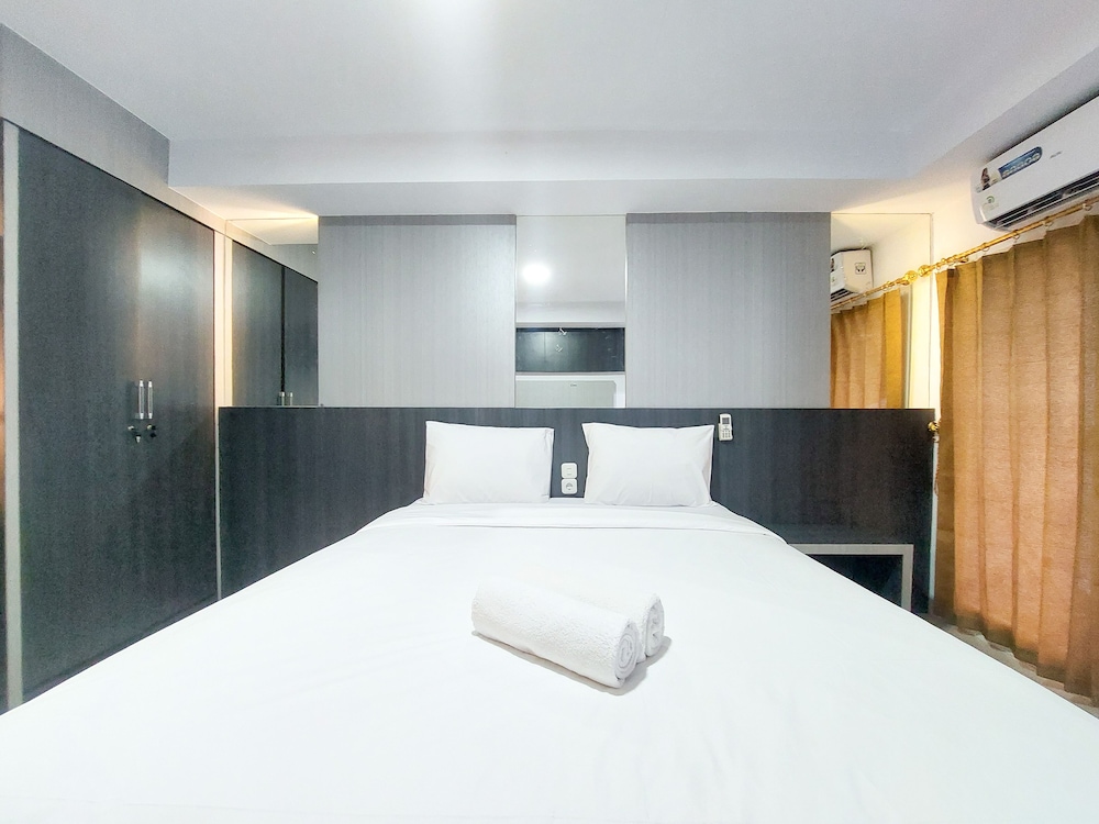Homey And Warm Studio Apartment At Mansyur Residence - Medan