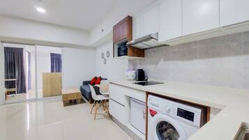 Apartamento | Cozinha privada | Um frigorífico/congelador grande, uma placa de cozinha
