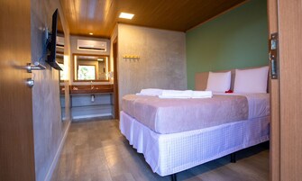 Quarto casal ou duplo luxo | Roupas de cama premium, cofres nos quartos, Wi-Fi de cortesia