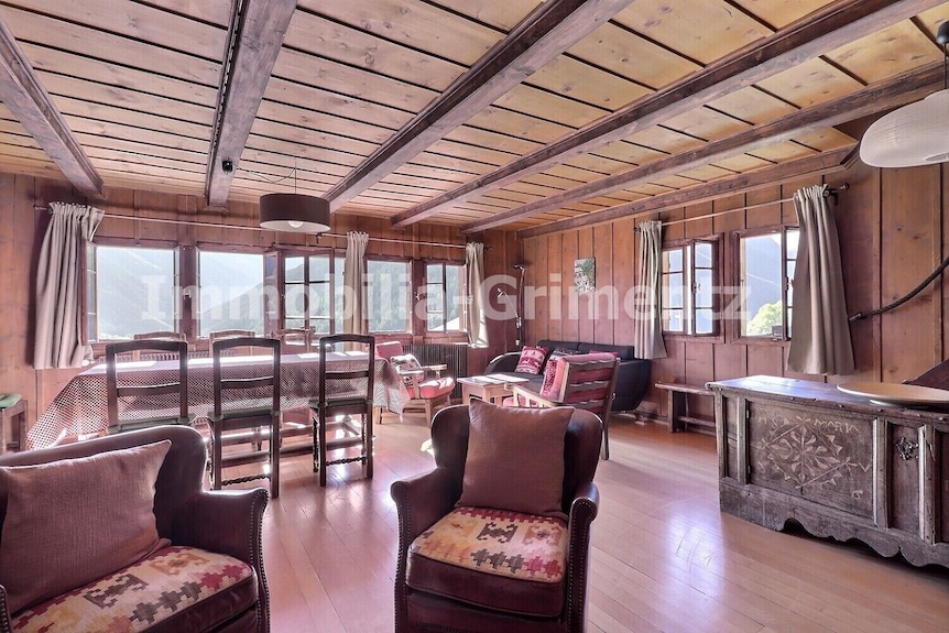 Komfortables Rustikales 2-stöckiges Chalet Für 7 Bis 8 Personen, Wohnzimmer, Separate Küche Mit Gesc -