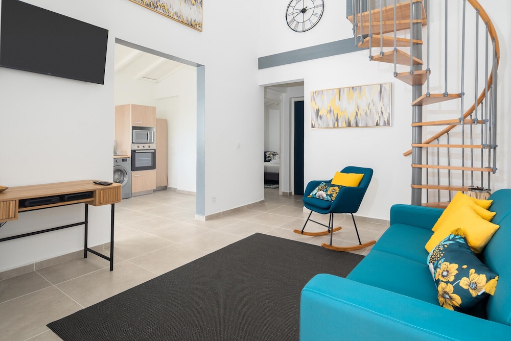 SUNNY haven of peace with Jacuzzi - Sainte-Anne | Vrbo