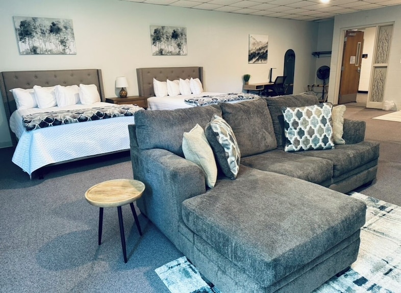 The Woods Suite #306 Free Arcade, Movie Theater, Patio Area, Playground And More - Michigan