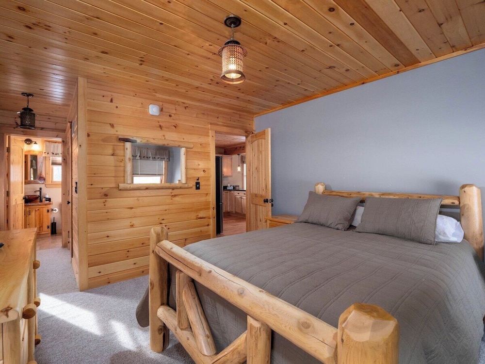 Forrest Lane · Forrest Cabin Cozy Cabin Tucked In The Trees - Norway, ME