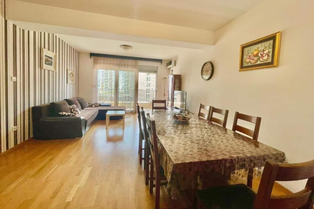 Apartamento Comfort | Sala de estar | Televisor LCD de 32 polegadas com canais por cabo