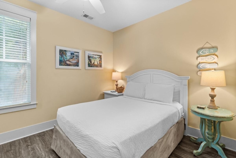Luxurious 3 Bedroom Vacation Home Retreat - North Myrtle Beach, SC