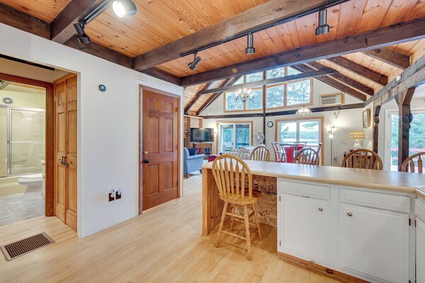 Waterfront Lake Arrowhead Cabin W/ Dock & Fire Pit - Lake Arrowhead, ME