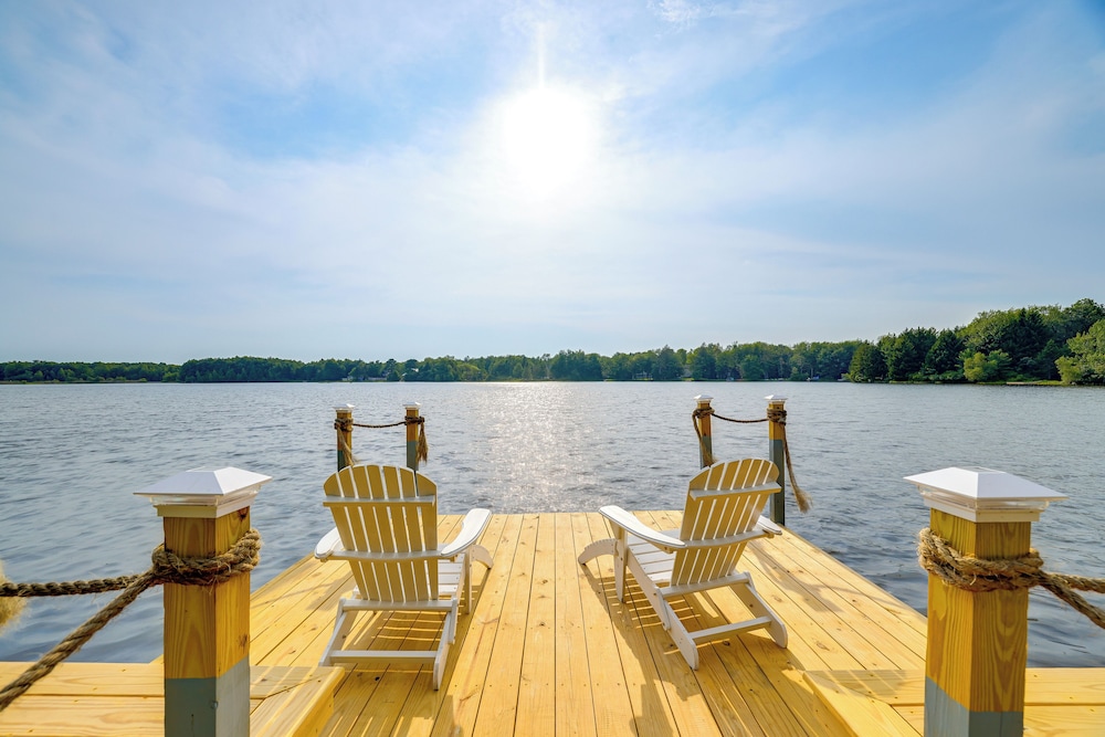Luxe Lake House W/ Private Beach In Pocono Summit - Pennsylvania