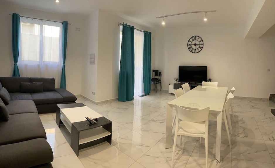 Axara Modern Self-catering Holiday House In Xaghra - Malta