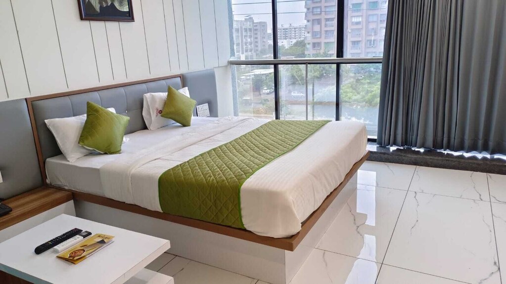 Located Near Market Area, Easy To Reach Airport And Railway Station From Hotel. - Ahmedabad