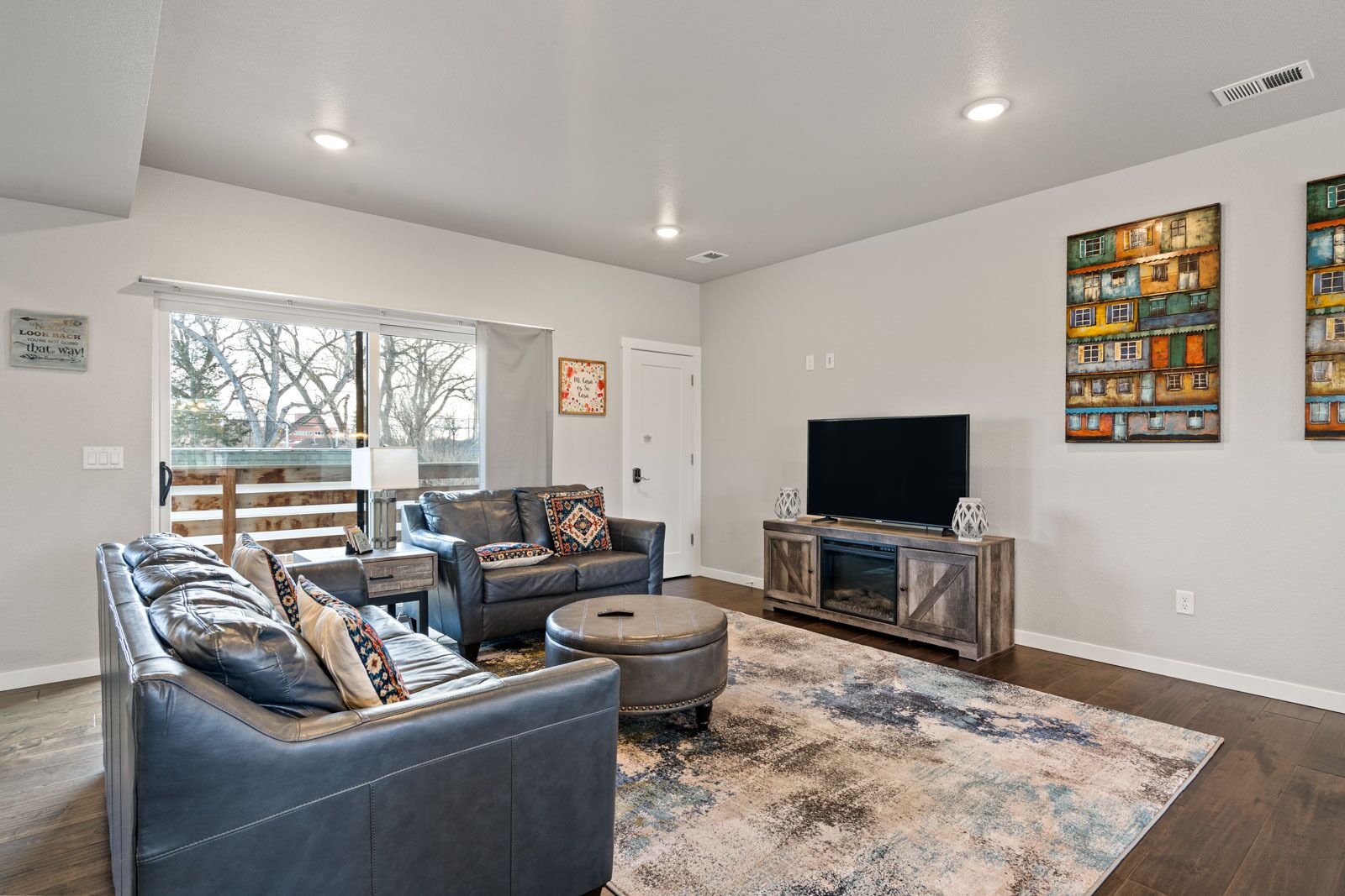 Upscale Downtown Townhome! - Wyoming