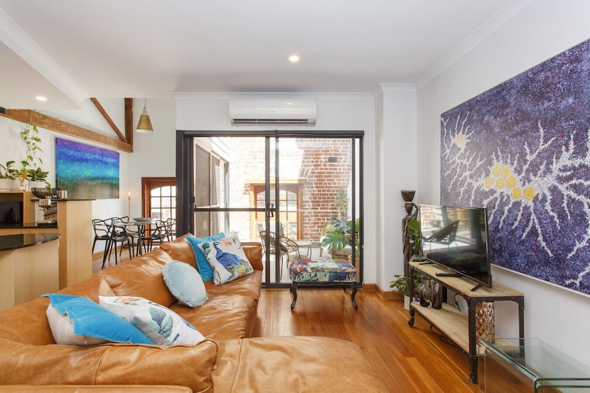 Windows On Pakenham-hip Art Space In The West End - Fremantle